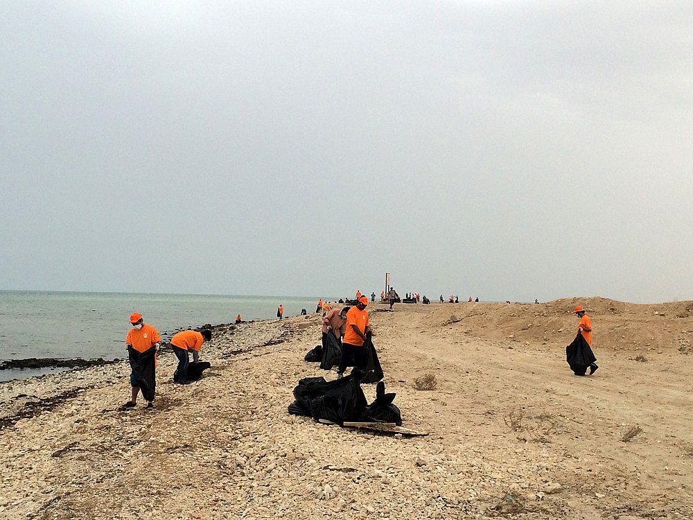 Beach Cleanup 2015 | Qatar Electricity & Water Co.
